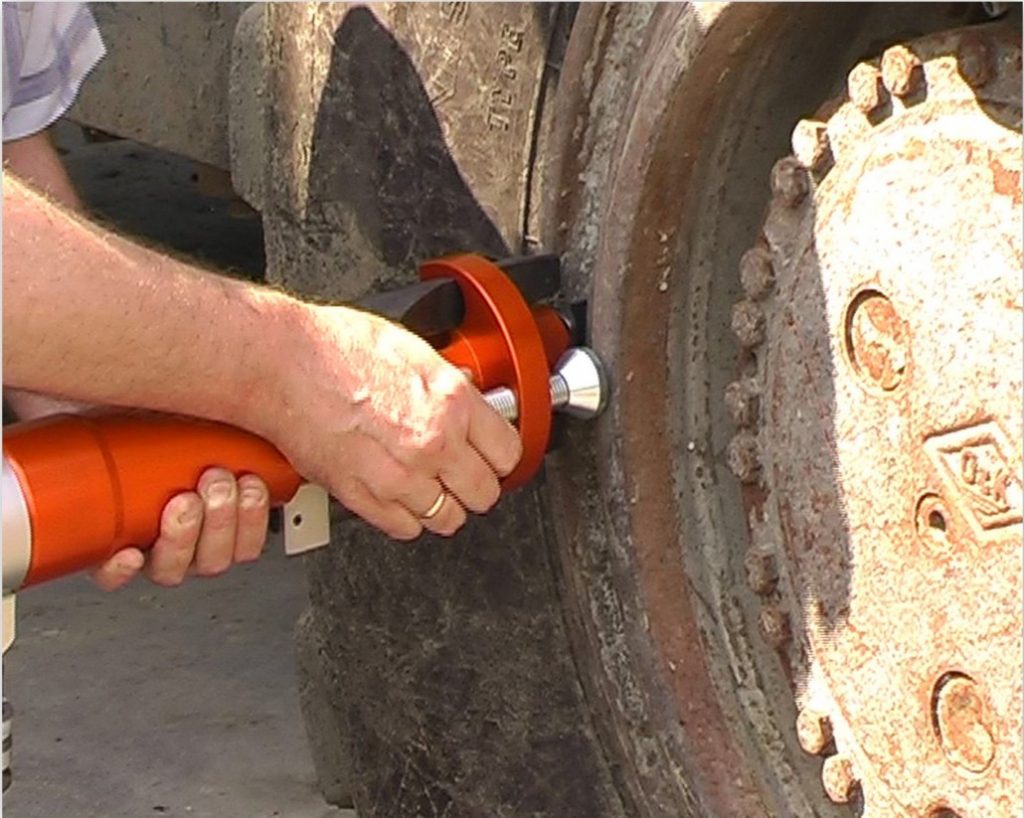 SHUTTLE-8 Stroke 8cm - Bead breaking power - 13700 tonne | Patch Tyre ...